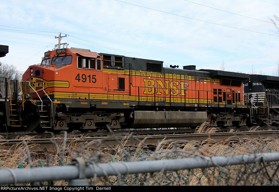 BNSF 4915 at CP-John
